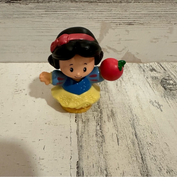 Fisher-Price | Toys | Fisher Price Little People Snow White With Apple ...